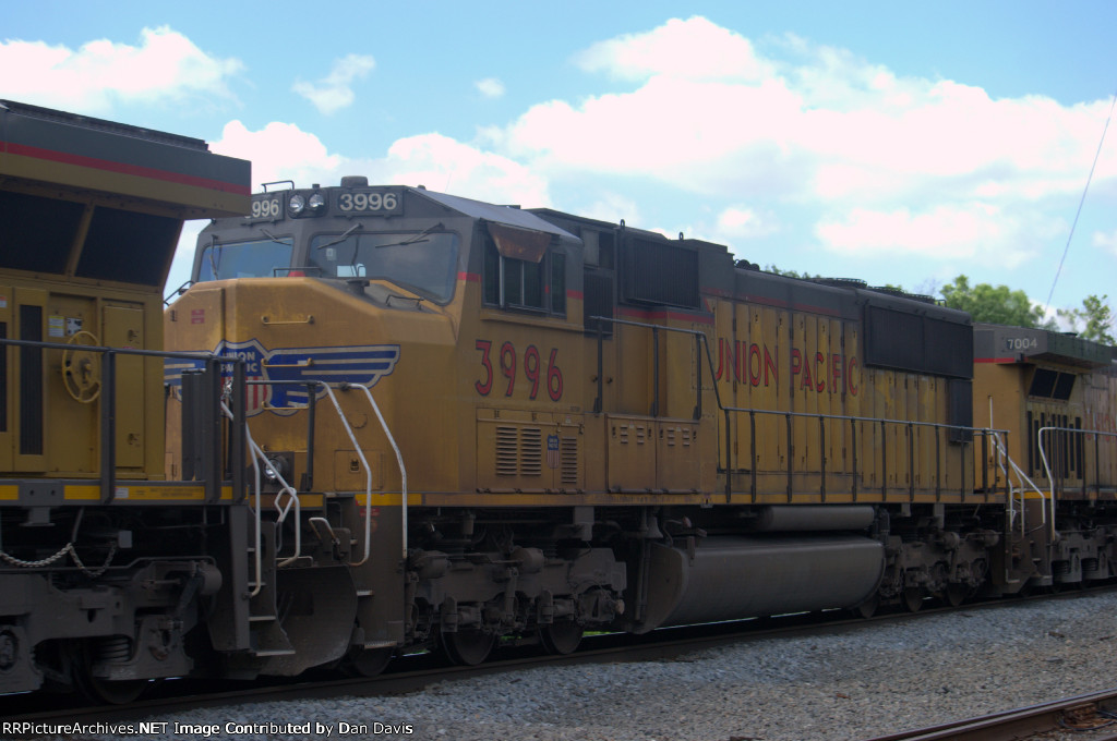 UP SD70M 3996 former SP trails on K046-11